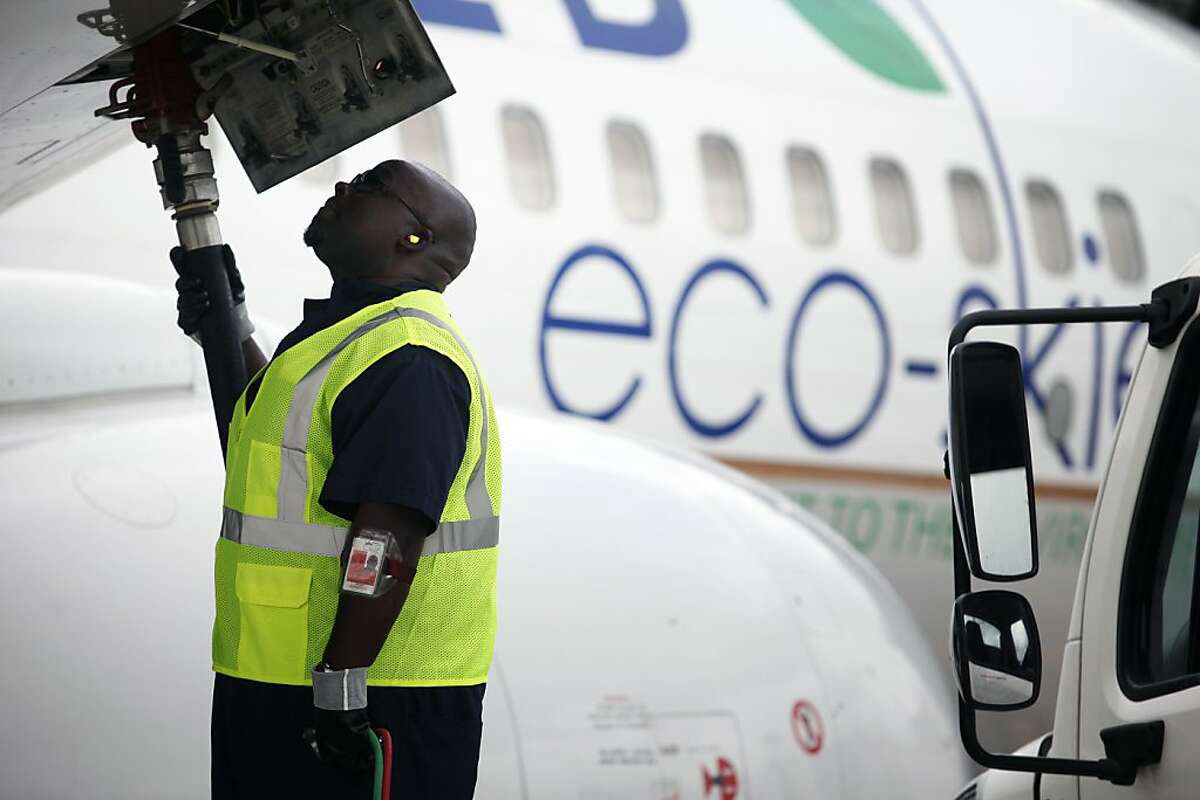 United Airline’s venture fund makes its launch investment in algae-to ...